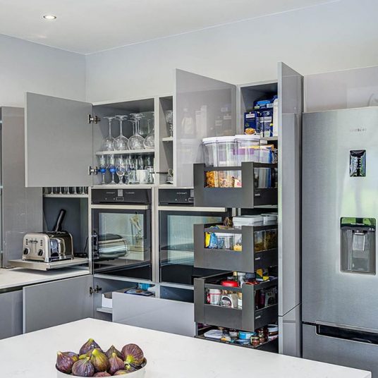 L’armoire cellier, l’astuce de rangement de votre cuisine | Blog SCHMIDT